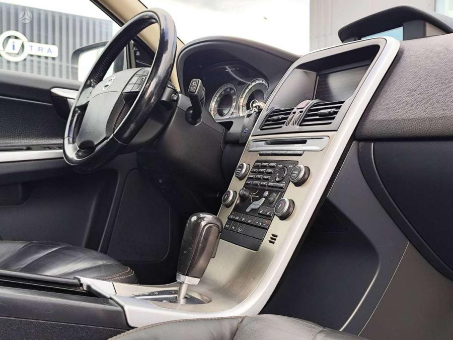 Pelēks Volvo XC60 2010 Šauļi, ar dzinēja tilpumu 3.00 L un nobraukumu 0 tūkst. km par 6800 €, foto 21 vietnē AUTOMOTO.COM.LV