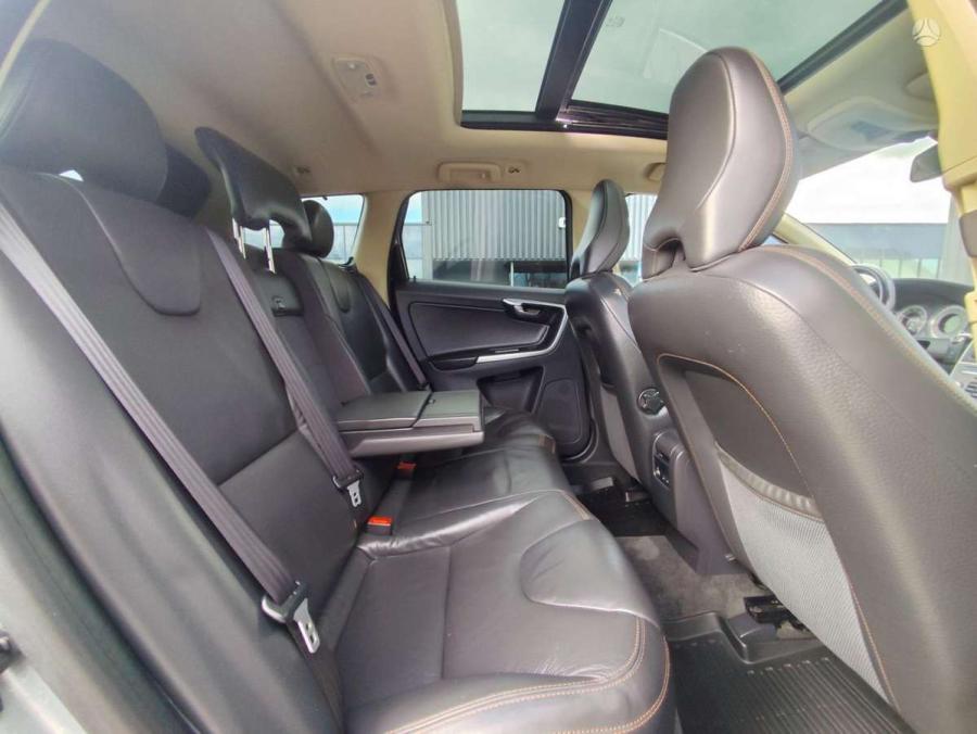 Pelēks Volvo XC60 2010 Šauļi, ar dzinēja tilpumu 3.00 L un nobraukumu 0 tūkst. km par 6800 €, foto 22 vietnē AUTOMOTO.COM.LV