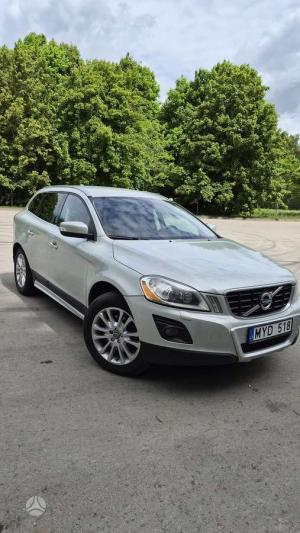 Pelēks Volvo XC60 2010 Viļņa, ar dzinēja tilpumu 2.40 L un nobraukumu 281 tūkst. km par 9300 €, foto  vietnē AUTOMOTO.COM.LV