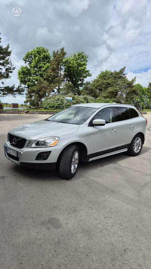 Grey Volvo XC60 2010 in Vilnius, with an engine capacity of 2.40 L and mileage of 281 thousand km for 9300 €, photo 3 on AUTOMOTO.COM.LV