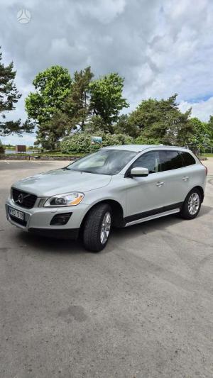 Pelēks Volvo XC60 2010 Viļņa, ar dzinēja tilpumu 2.40 L un nobraukumu 281 tūkst. km par 9300 €, foto 3 vietnē AUTOMOTO.COM.LV