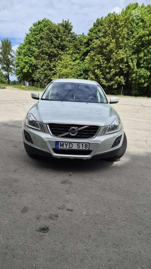 Grey Volvo XC60 2010 in Vilnius, with an engine capacity of 2.40 L and mileage of 281 thousand km for 9300 €, photo 5 on AUTOMOTO.COM.LV
