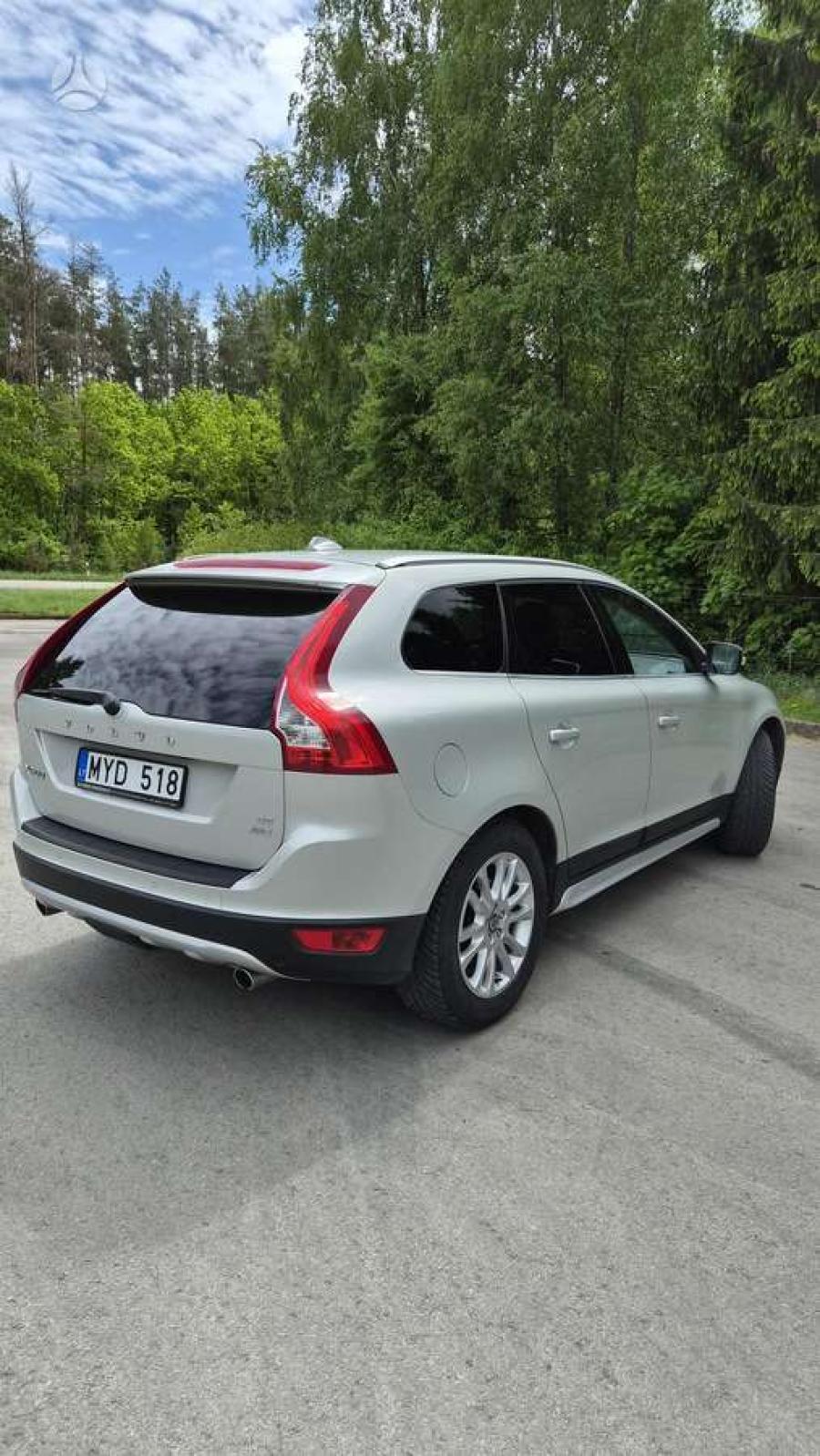 Pelēks Volvo XC60 2010 Viļņa, ar dzinēja tilpumu 2.40 L un nobraukumu 281 tūkst. km par 9300 €, foto 6 vietnē AUTOMOTO.COM.LV