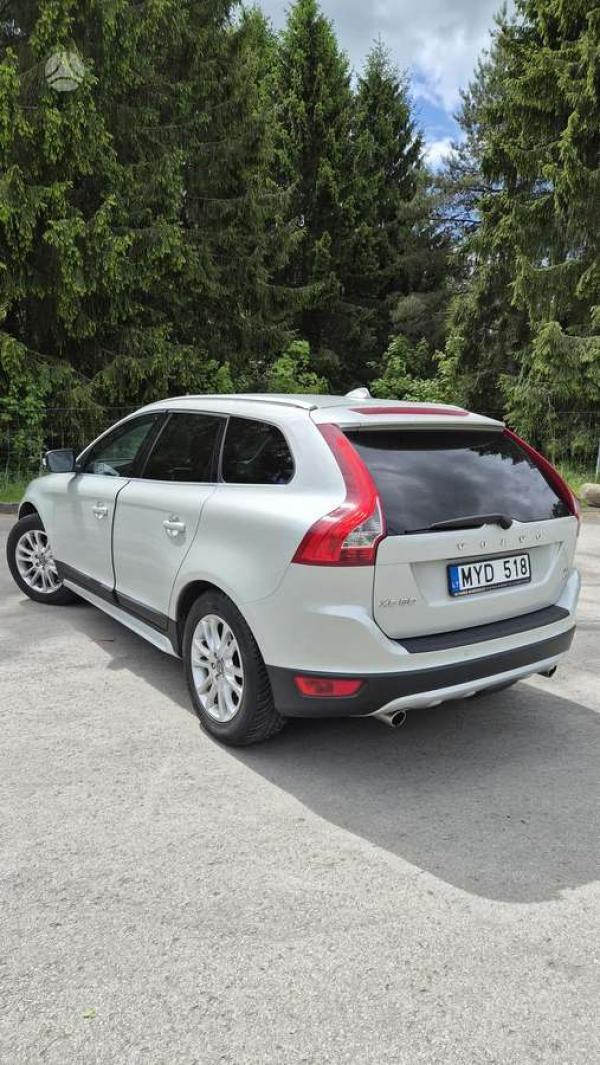 Grey Volvo XC60 2010 in Vilnius, with an engine capacity of 2.40 L and mileage of 281 thousand km for 9300 €, photo 7 on AUTOMOTO.COM.LV