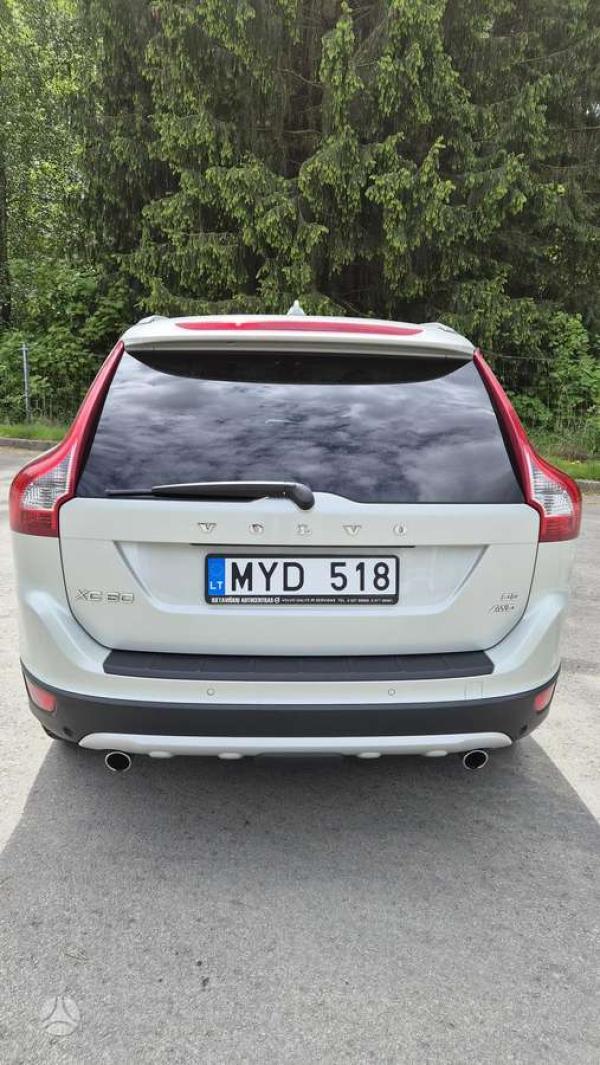 Grey Volvo XC60 2010 in Vilnius, with an engine capacity of 2.40 L and mileage of 281 thousand km for 9300 €, photo 8 on AUTOMOTO.COM.LV