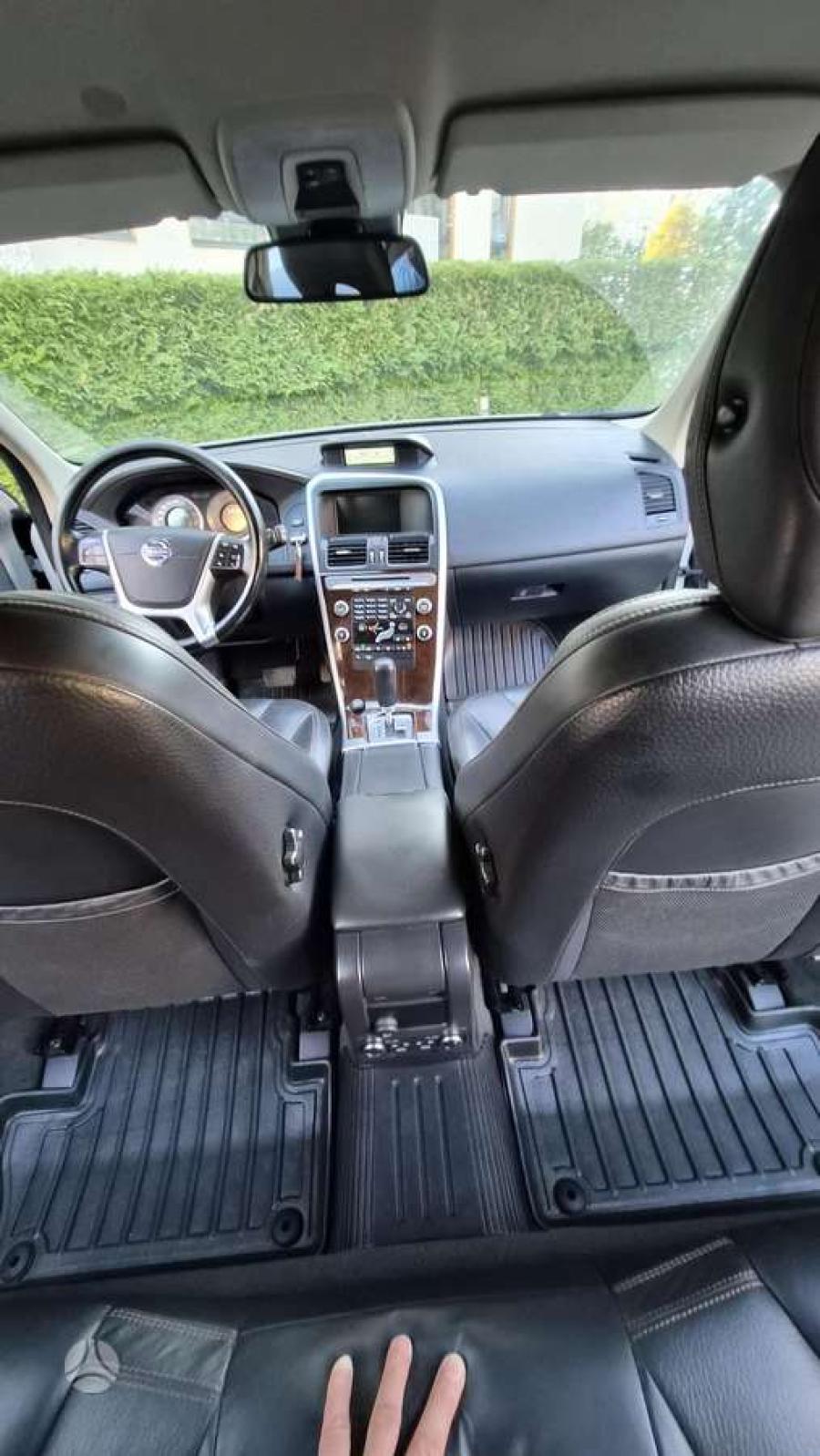 Pelēks Volvo XC60 2010 Viļņa, ar dzinēja tilpumu 2.40 L un nobraukumu 281 tūkst. km par 9300 €, foto 9 vietnē AUTOMOTO.COM.LV