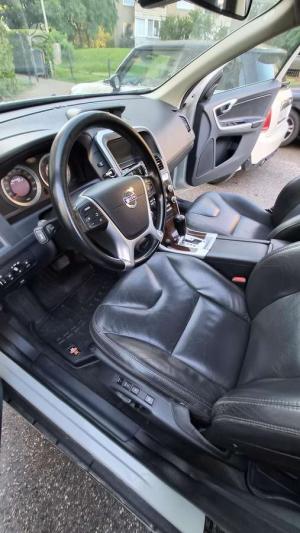 Pelēks Volvo XC60 2010 Viļņa, ar dzinēja tilpumu 2.40 L un nobraukumu 281 tūkst. km par 9300 €, foto 10 vietnē AUTOMOTO.COM.LV