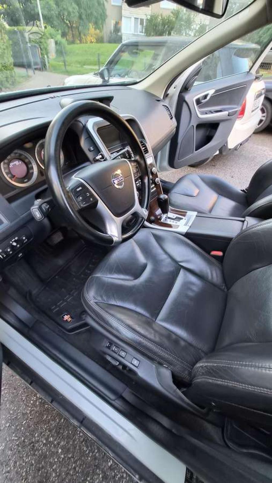 Pelēks Volvo XC60 2010 Viļņa, ar dzinēja tilpumu 2.40 L un nobraukumu 281 tūkst. km par 9300 €, foto 10 vietnē AUTOMOTO.COM.LV