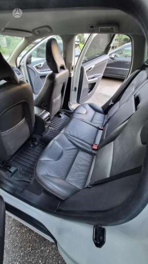 Pelēks Volvo XC60 2010 Viļņa, ar dzinēja tilpumu 2.40 L un nobraukumu 281 tūkst. km par 9300 €, foto 11 vietnē AUTOMOTO.COM.LV