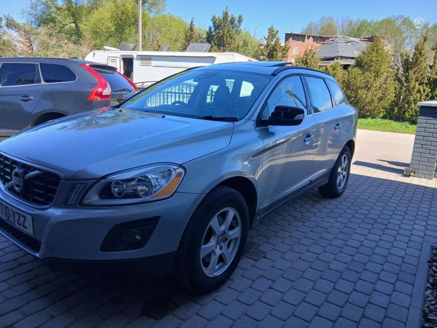 Grey Volvo XC60 2010 in Silute, with an engine capacity of 2.40 L and mileage of 155 thousand km for 2999 €, photo 1 on AUTOMOTO.COM.LV