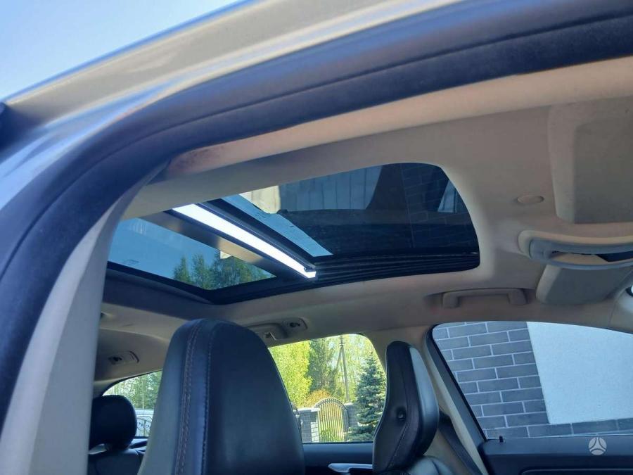 Grey Volvo XC60 2010 in Silute, with an engine capacity of 2.40 L and mileage of 155 thousand km for 2999 €, photo 7 on AUTOMOTO.COM.LV