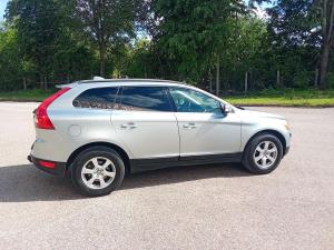 Pelēks Volvo XC60 2010 Alīta, ar dzinēja tilpumu 2.40 L un nobraukumu 268 tūkst. km par 7000 €, foto 3 vietnē AUTOMOTO.COM.LV