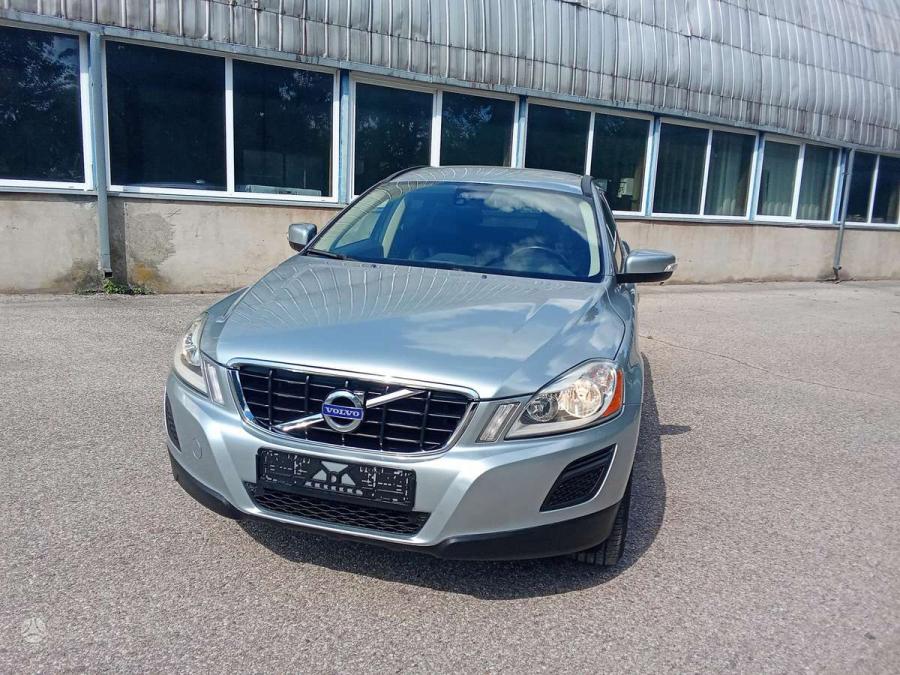 Pelēks Volvo XC60 2010 Alīta, ar dzinēja tilpumu 2.40 L un nobraukumu 268 tūkst. km par 7000 €, foto 5 vietnē AUTOMOTO.COM.LV