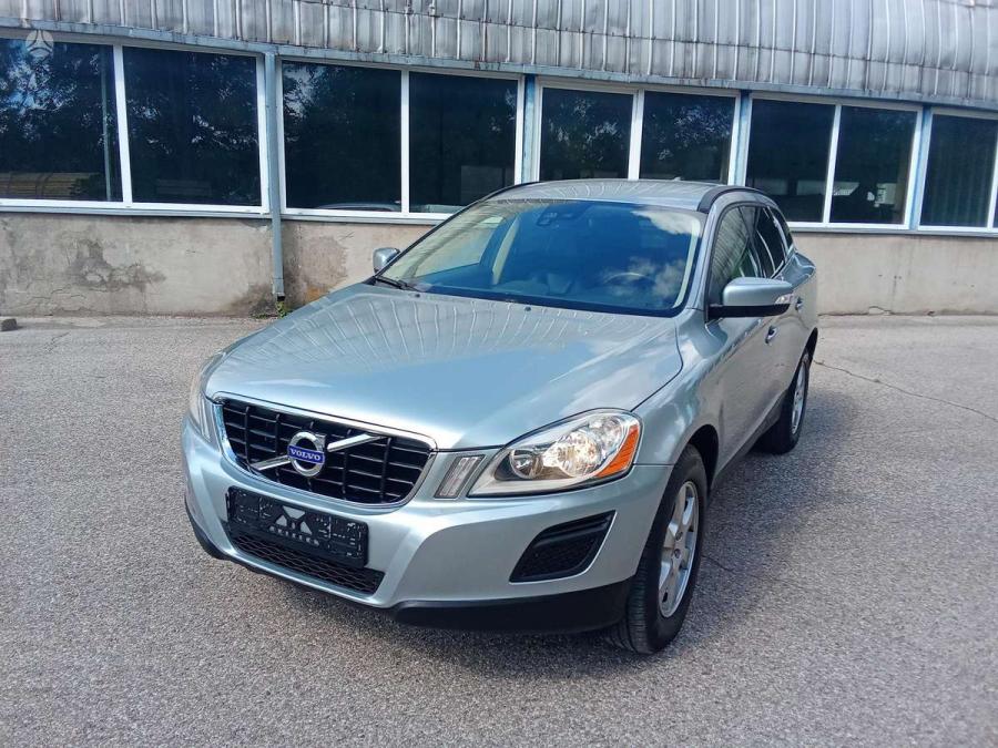 Pelēks Volvo XC60 2010 Alīta, ar dzinēja tilpumu 2.40 L un nobraukumu 268 tūkst. km par 7000 €, foto 6 vietnē AUTOMOTO.COM.LV