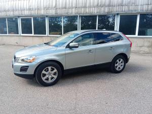 Pelēks Volvo XC60 2010 Alīta, ar dzinēja tilpumu 2.40 L un nobraukumu 268 tūkst. km par 7000 €, foto 8 vietnē AUTOMOTO.COM.LV