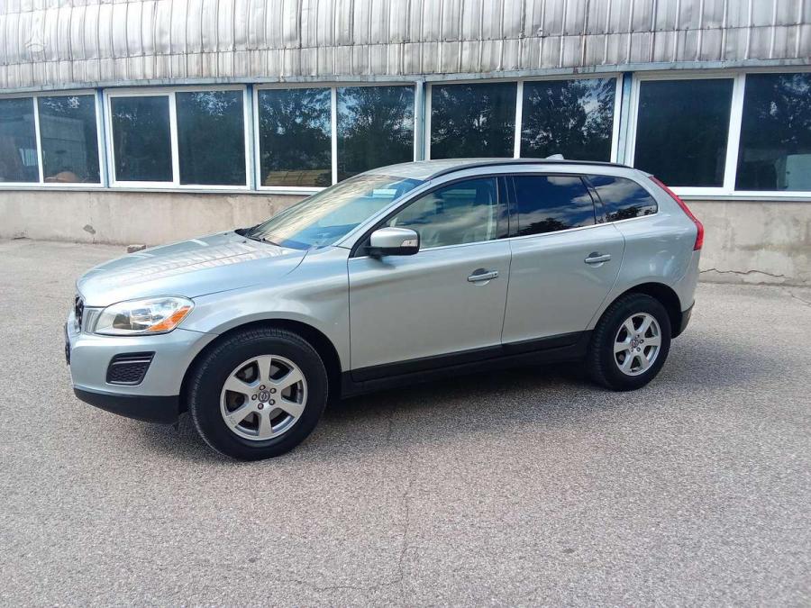 Pelēks Volvo XC60 2010 Alīta, ar dzinēja tilpumu 2.40 L un nobraukumu 268 tūkst. km par 7000 €, foto 8 vietnē AUTOMOTO.COM.LV