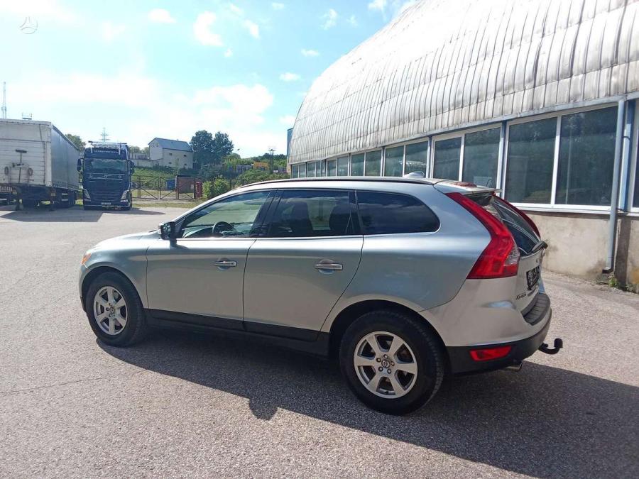 Pelēks Volvo XC60 2010 Alīta, ar dzinēja tilpumu 2.40 L un nobraukumu 268 tūkst. km par 7000 €, foto 10 vietnē AUTOMOTO.COM.LV