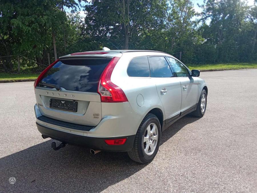 Pelēks Volvo XC60 2010 Alīta, ar dzinēja tilpumu 2.40 L un nobraukumu 268 tūkst. km par 7000 €, foto 13 vietnē AUTOMOTO.COM.LV