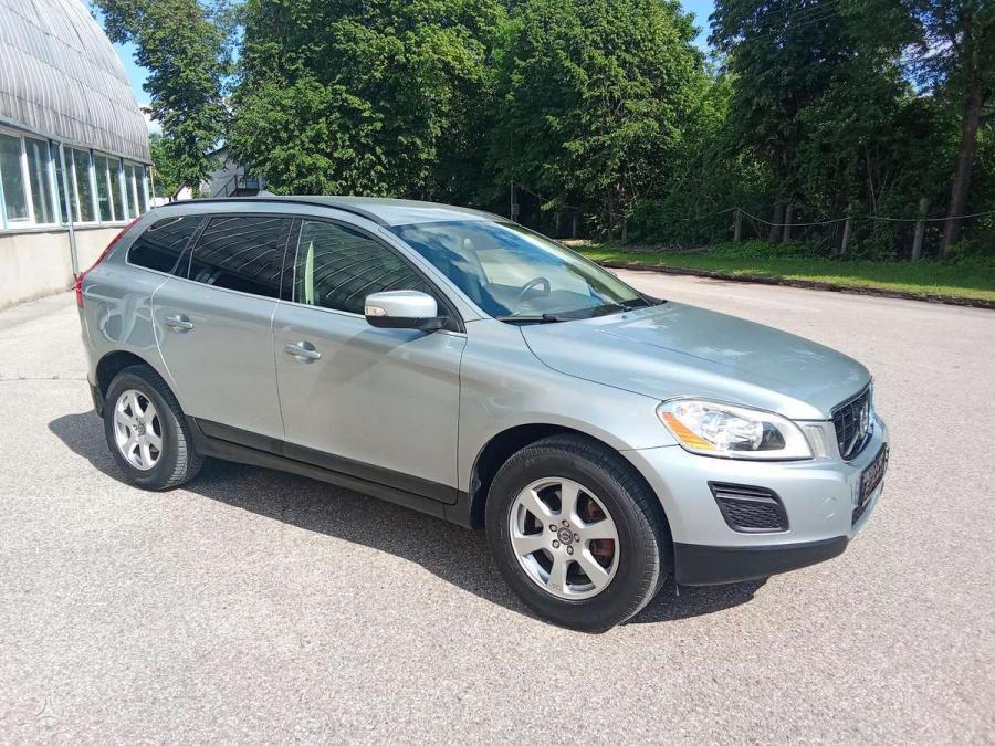 Pelēks Volvo XC60 2010 Alīta, ar dzinēja tilpumu 2.40 L un nobraukumu 268 tūkst. km par 7000 €, foto 16 vietnē AUTOMOTO.COM.LV