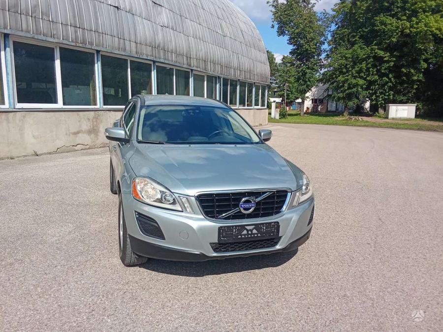 Pelēks Volvo XC60 2010 Alīta, ar dzinēja tilpumu 2.40 L un nobraukumu 268 tūkst. km par 7000 €, foto 17 vietnē AUTOMOTO.COM.LV