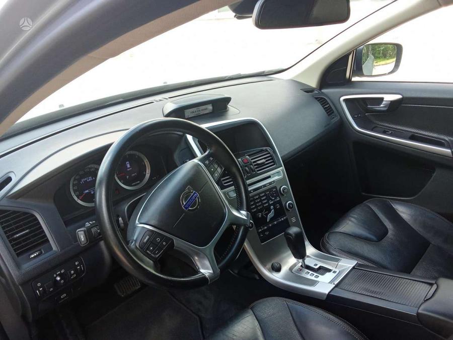 Pelēks Volvo XC60 2010 Alīta, ar dzinēja tilpumu 2.40 L un nobraukumu 268 tūkst. km par 7000 €, foto 19 vietnē AUTOMOTO.COM.LV