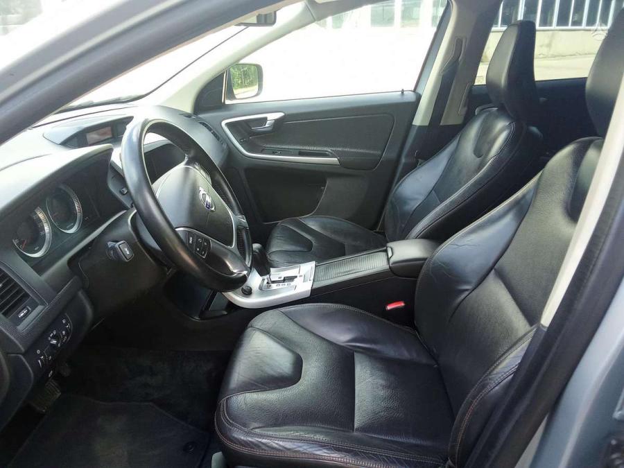 Pelēks Volvo XC60 2010 Alīta, ar dzinēja tilpumu 2.40 L un nobraukumu 268 tūkst. km par 7000 €, foto 20 vietnē AUTOMOTO.COM.LV