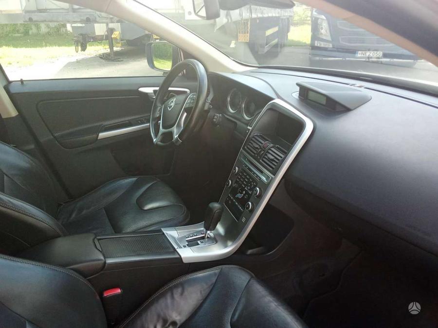 Pelēks Volvo XC60 2010 Alīta, ar dzinēja tilpumu 2.40 L un nobraukumu 268 tūkst. km par 7000 €, foto 22 vietnē AUTOMOTO.COM.LV