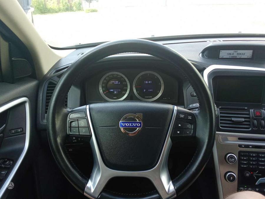 Pelēks Volvo XC60 2010 Alīta, ar dzinēja tilpumu 2.40 L un nobraukumu 268 tūkst. km par 7000 €, foto 23 vietnē AUTOMOTO.COM.LV