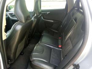Pelēks Volvo XC60 2010 Alīta, ar dzinēja tilpumu 2.40 L un nobraukumu 268 tūkst. km par 7000 €, foto 24 vietnē AUTOMOTO.COM.LV