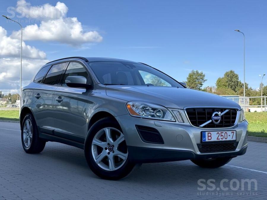 Grey Volvo XC60 2010 in Rezekne, with an engine capacity of 2.40 L and mileage of 268 thousand km for 7990 €, photo 4 on AUTOMOTO.COM.LV