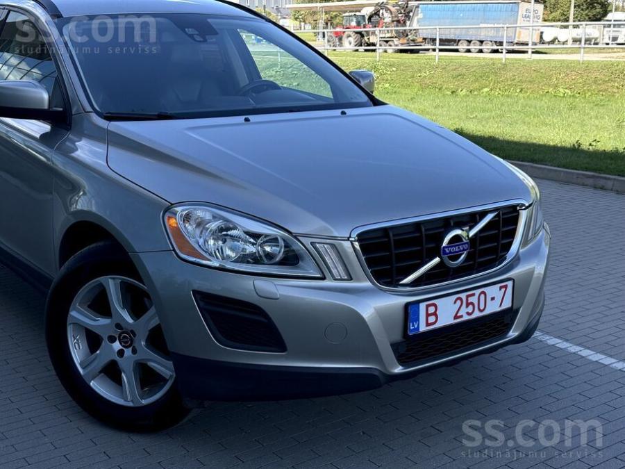 Grey Volvo XC60 2010 in Rezekne, with an engine capacity of 2.40 L and mileage of 268 thousand km for 7990 €, photo 7 on AUTOMOTO.COM.LV