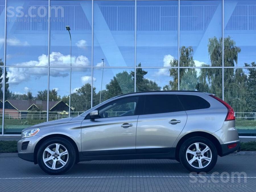 Grey Volvo XC60 2010 in Rezekne, with an engine capacity of 2.40 L and mileage of 268 thousand km for 7990 €, photo 8 on AUTOMOTO.COM.LV
