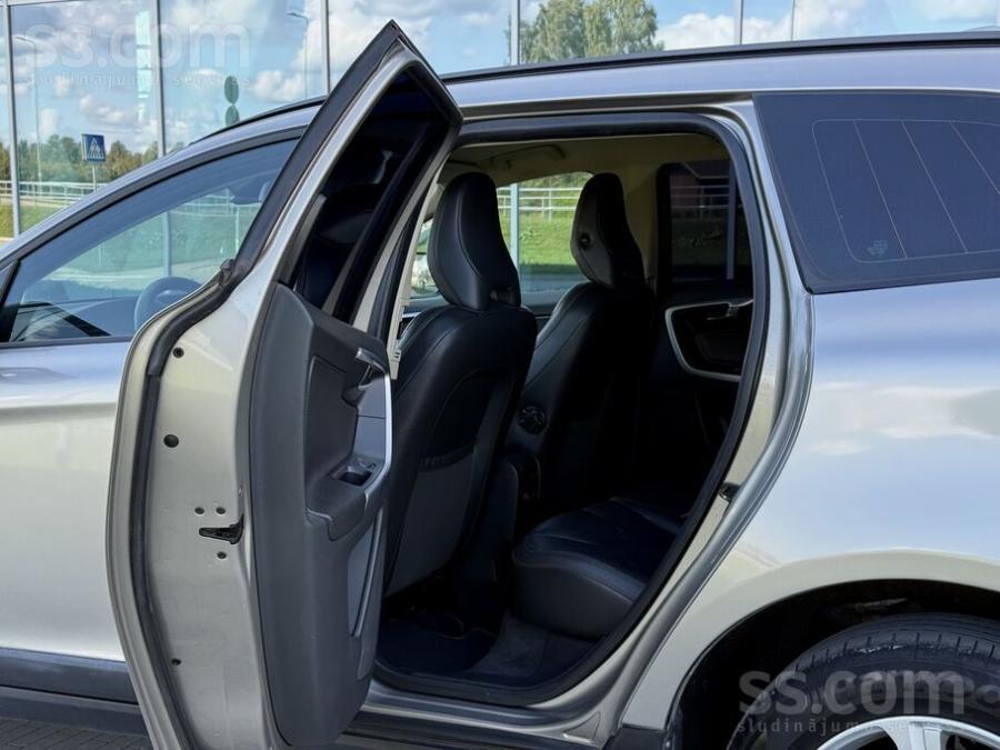Grey Volvo XC60 2010 in Rezekne, with an engine capacity of 2.40 L and mileage of 268 thousand km for 7990 €, photo 13 on AUTOMOTO.COM.LV