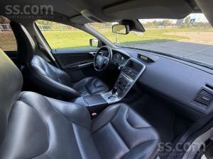 Grey Volvo XC60 2010 in Rezekne, with an engine capacity of 2.40 L and mileage of 268 thousand km for 7990 €, photo 14 on AUTOMOTO.COM.LV