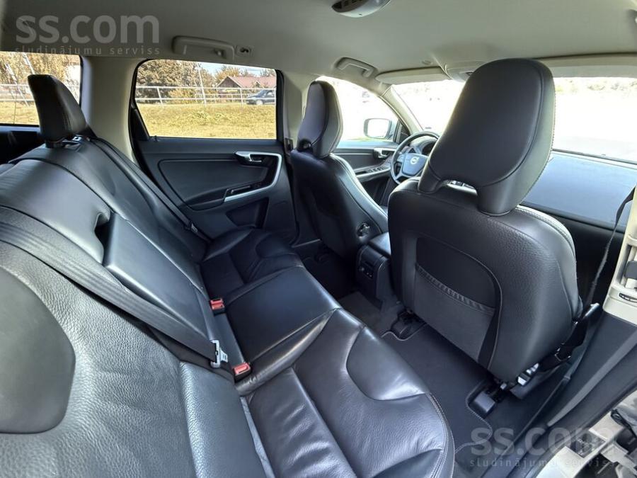 Grey Volvo XC60 2010 in Rezekne, with an engine capacity of 2.40 L and mileage of 268 thousand km for 7990 €, photo 15 on AUTOMOTO.COM.LV