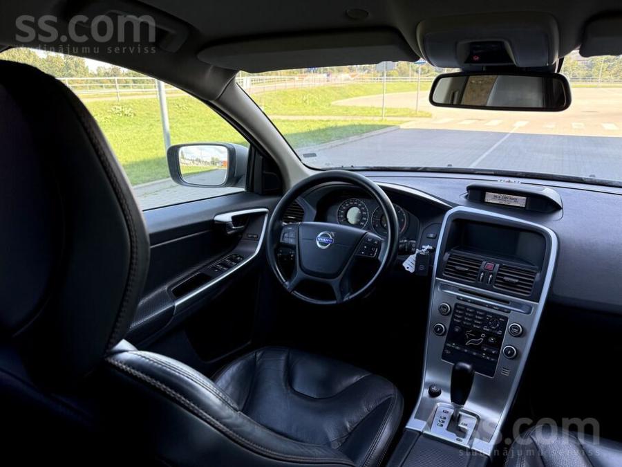 Grey Volvo XC60 2010 in Rezekne, with an engine capacity of 2.40 L and mileage of 268 thousand km for 7990 €, photo 17 on AUTOMOTO.COM.LV
