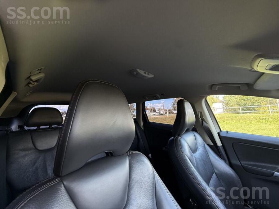 Grey Volvo XC60 2010 in Rezekne, with an engine capacity of 2.40 L and mileage of 268 thousand km for 7990 €, photo 19 on AUTOMOTO.COM.LV