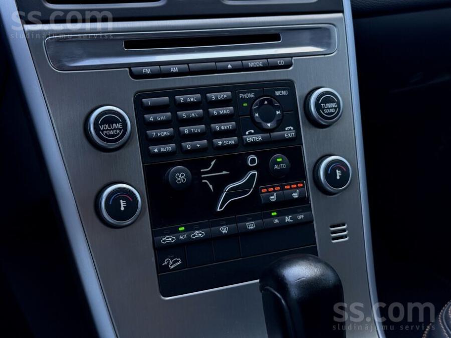 Grey Volvo XC60 2010 in Rezekne, with an engine capacity of 2.40 L and mileage of 268 thousand km for 7990 €, photo 20 on AUTOMOTO.COM.LV