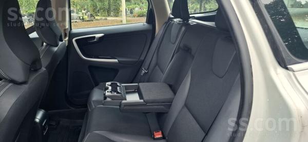 Volvo XC60 2010 Jelgava vietnē Pelēks Volvo XC60 2010 Jelgava, ar dzinēja tilpumu 2.00 L un nobraukumu 377 tūkst. km par 7000 €, foto 11 vietnē AUTOMOTO.COM.LV