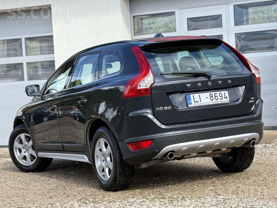Grey Volvo XC60 2010 in Tukums, with an engine capacity of 2.40 L and mileage of 222 thousand km for 5790 €, photo 4 on AUTOMOTO.COM.LV
