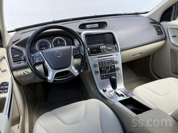 Grey Volvo XC60 2010 in Tukums, with an engine capacity of 2.40 L and mileage of 222 thousand km for 6499 €, photo 7 on AUTOMOTO.COM.LV