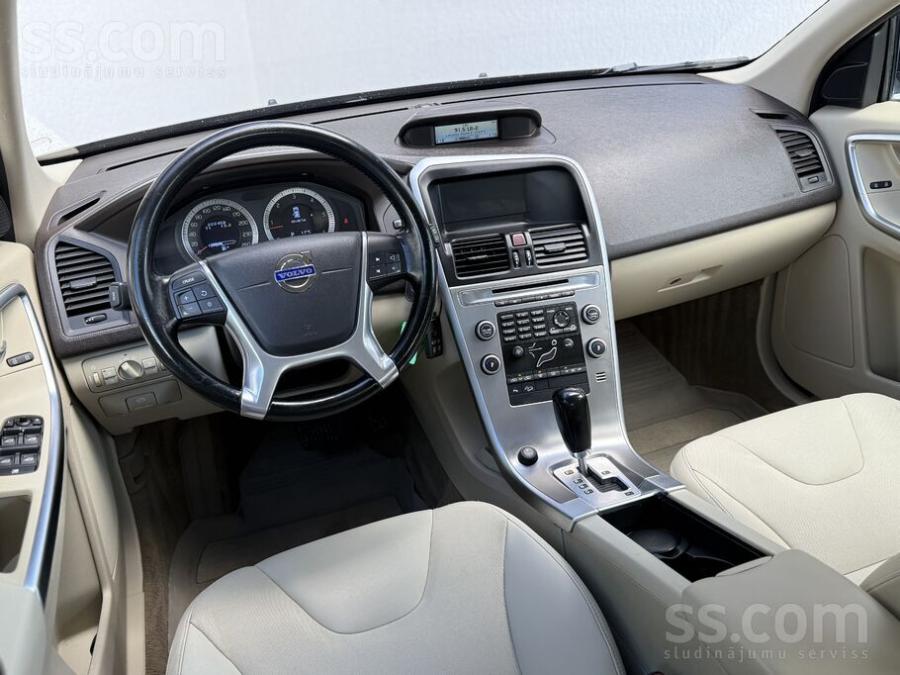 Grey Volvo XC60 2010 in Tukums, with an engine capacity of 2.40 L and mileage of 222 thousand km for 5790 €, photo 7 on AUTOMOTO.COM.LV