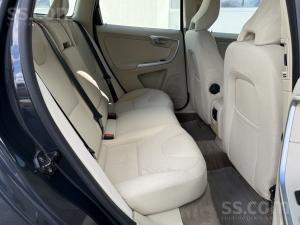 Grey Volvo XC60 2010 in Tukums, with an engine capacity of 2.40 L and mileage of 222 thousand km for 5790 €, photo 9 on AUTOMOTO.COM.LV