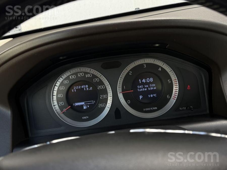 Grey Volvo XC60 2010 in Tukums, with an engine capacity of 2.40 L and mileage of 222 thousand km for 5790 €, photo 12 on AUTOMOTO.COM.LV