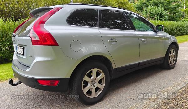 Volvo XC60 2010 in Tartu on AUTOMOTO.COM.LV Grey Volvo XC60 2010 in Tartu, with an engine capacity of 2.40 L and mileage of 309 thousand km for 5990 €, photo 3 on AUTOMOTO.COM.LV