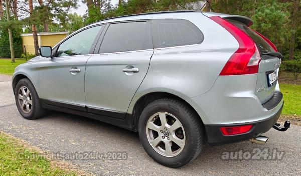 Volvo XC60 2010 in Tartu on AUTOMOTO.COM.LV Grey Volvo XC60 2010 in Tartu, with an engine capacity of 2.40 L and mileage of 309 thousand km for 5990 €, photo 4 on AUTOMOTO.COM.LV