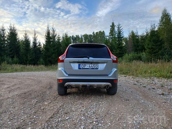 Pelēks Volvo XC60 2010 Saldus, ar dzinēja tilpumu 2.40 L un nobraukumu 296 tūkst. km par 10250 €, foto 3 vietnē AUTOMOTO.COM.LV