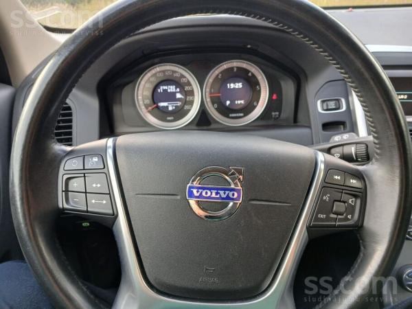 Pelēks Volvo XC60 2010 Saldus, ar dzinēja tilpumu 2.40 L un nobraukumu 296 tūkst. km par 10250 €, foto 7 vietnē AUTOMOTO.COM.LV