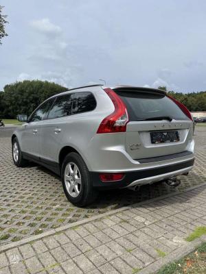 Pelēks Volvo XC60 2010 Kauņa, ar dzinēja tilpumu 2.40 L un nobraukumu 279 tūkst. km par 6150 €, foto 5 vietnē AUTOMOTO.COM.LV