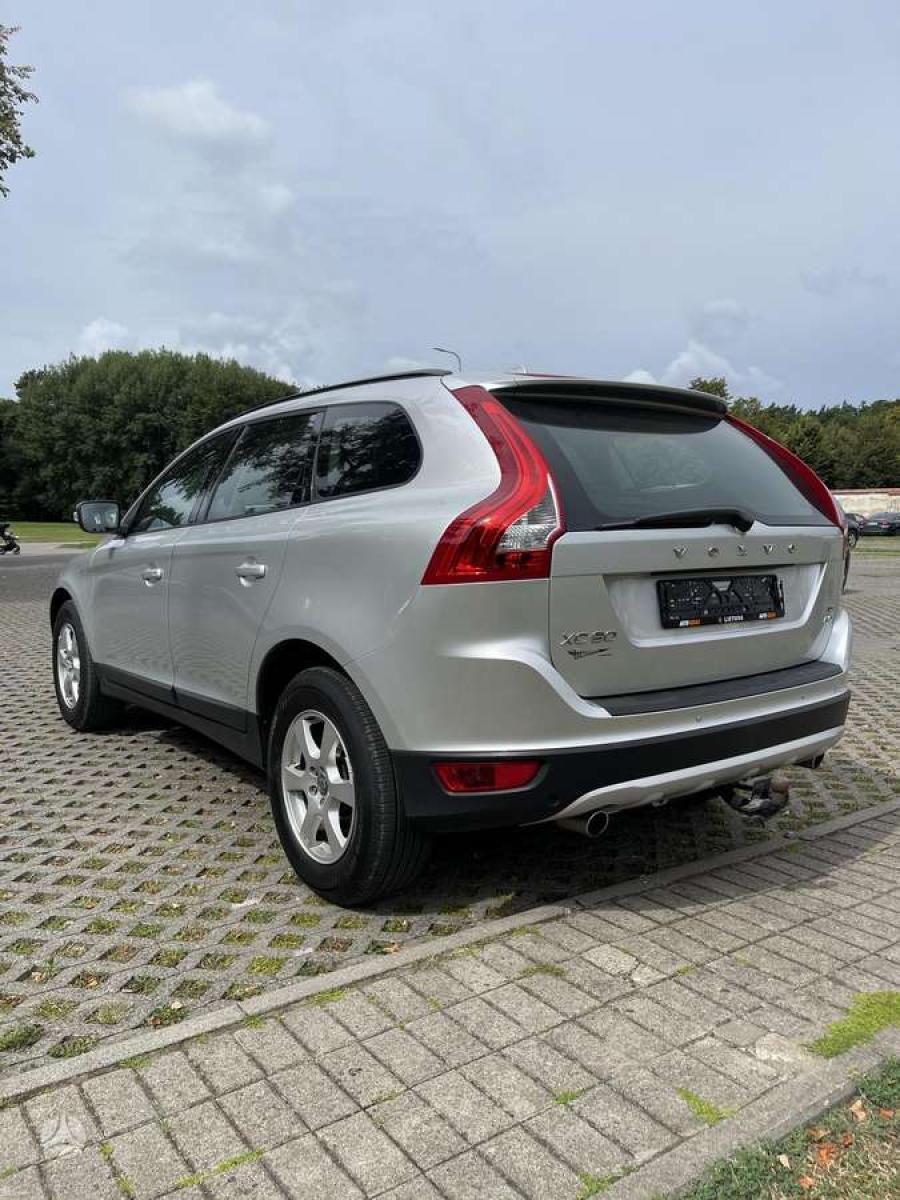 Pelēks Volvo XC60 2010 Kauņa, ar dzinēja tilpumu 2.40 L un nobraukumu 279 tūkst. km par 6150 €, foto 5 vietnē AUTOMOTO.COM.LV